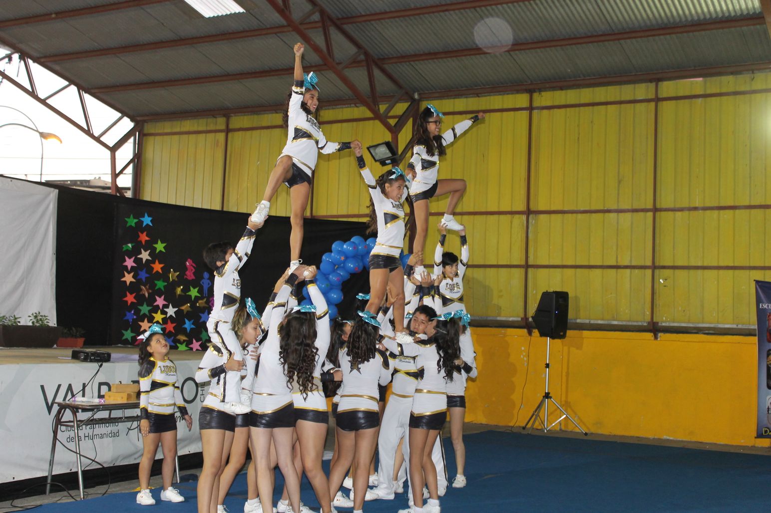 Equipo cheerleader “Lobos Marinos” de Valparaíso se prepara para viajar ...