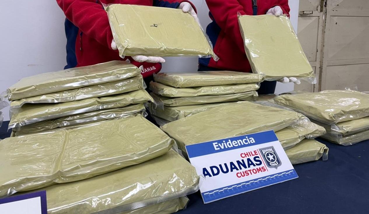 Aduanas intercepta 40 kilos de nueva droga que ingresó a Chile a través de encomiendas – Radio ...